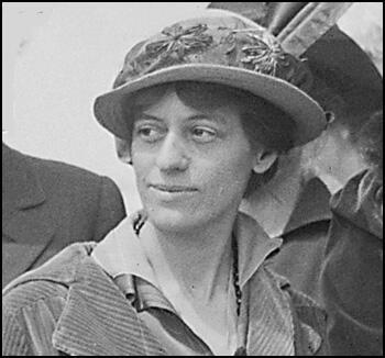 Nellie Booth's Instagram, Twitter & Facebook on IDCrawl